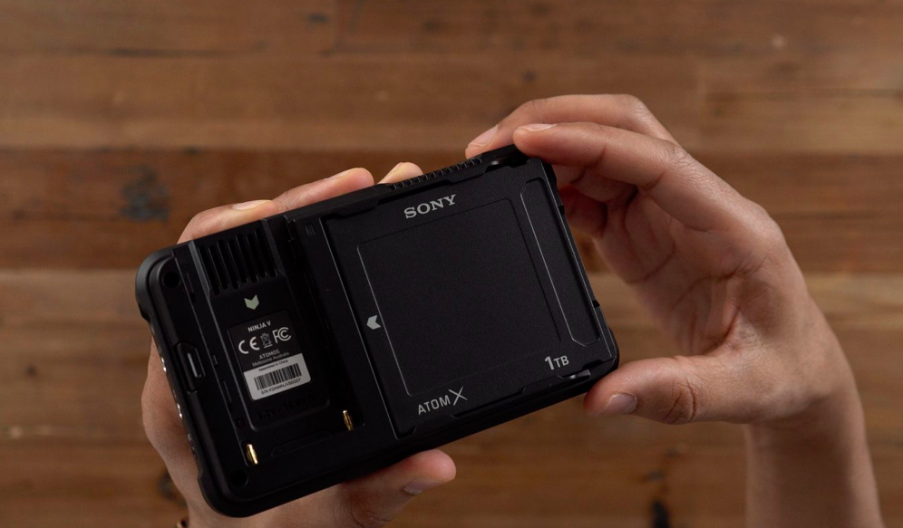 一款和Atomos Ninja V搭档高速SSD，索尼AtomX mini记录卡_影视工业网-幕后英雄APP