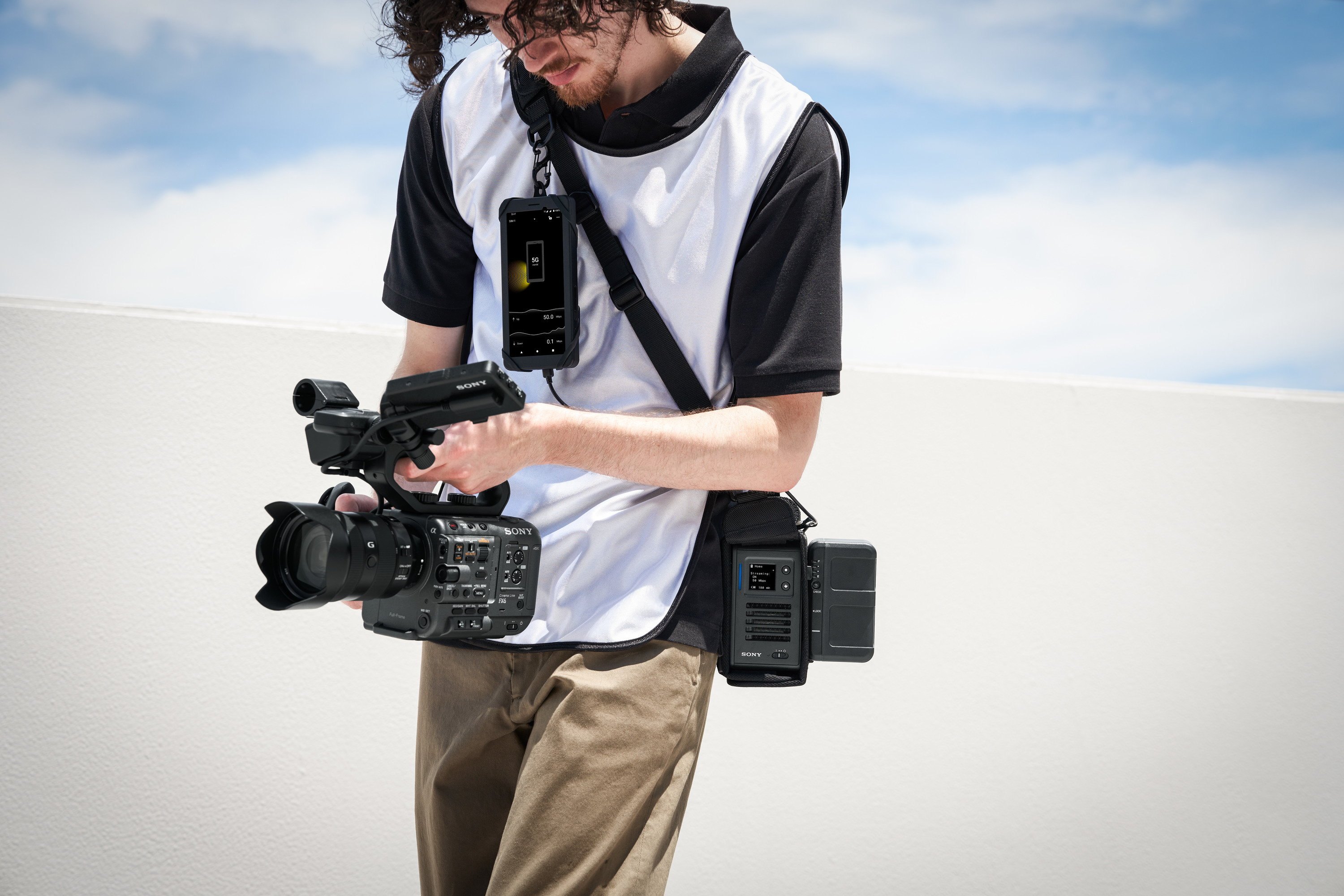 随时随地快速开播，高速传输创作无界 索尼发布便携式5G无线数据终端PDT-FP1_影视工业网-幕后英雄APP